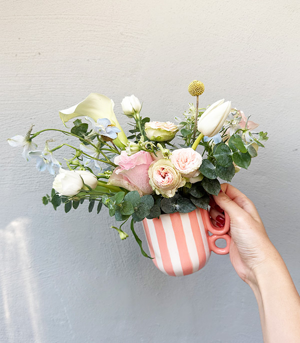 Flower Break Somon El İşi Seramik Kupada Mini Aranjman | Canlı Çiçek